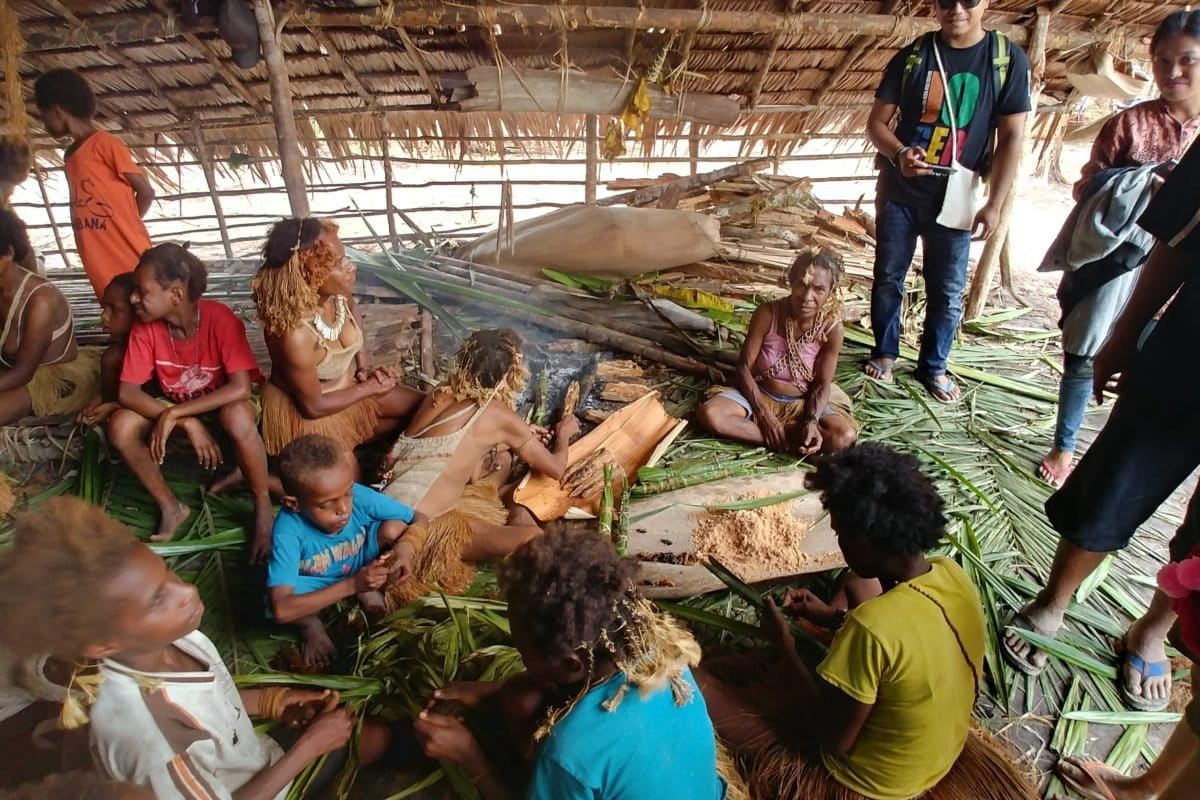 With a feast of grubs, a tribe makes its case for forest stewardship