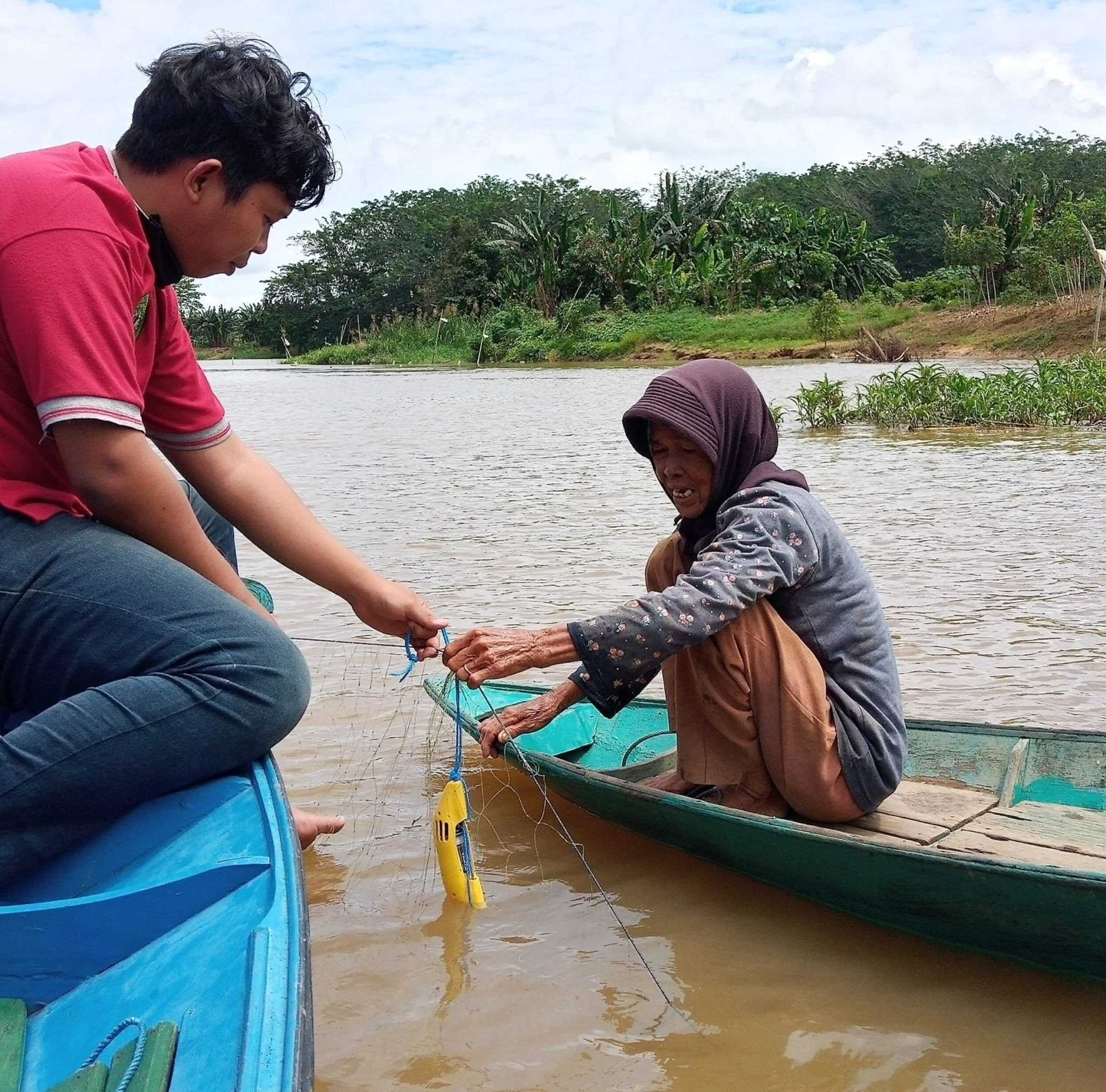 Pingers on fishing nets found to save river dolphins in Indonesian Borneo