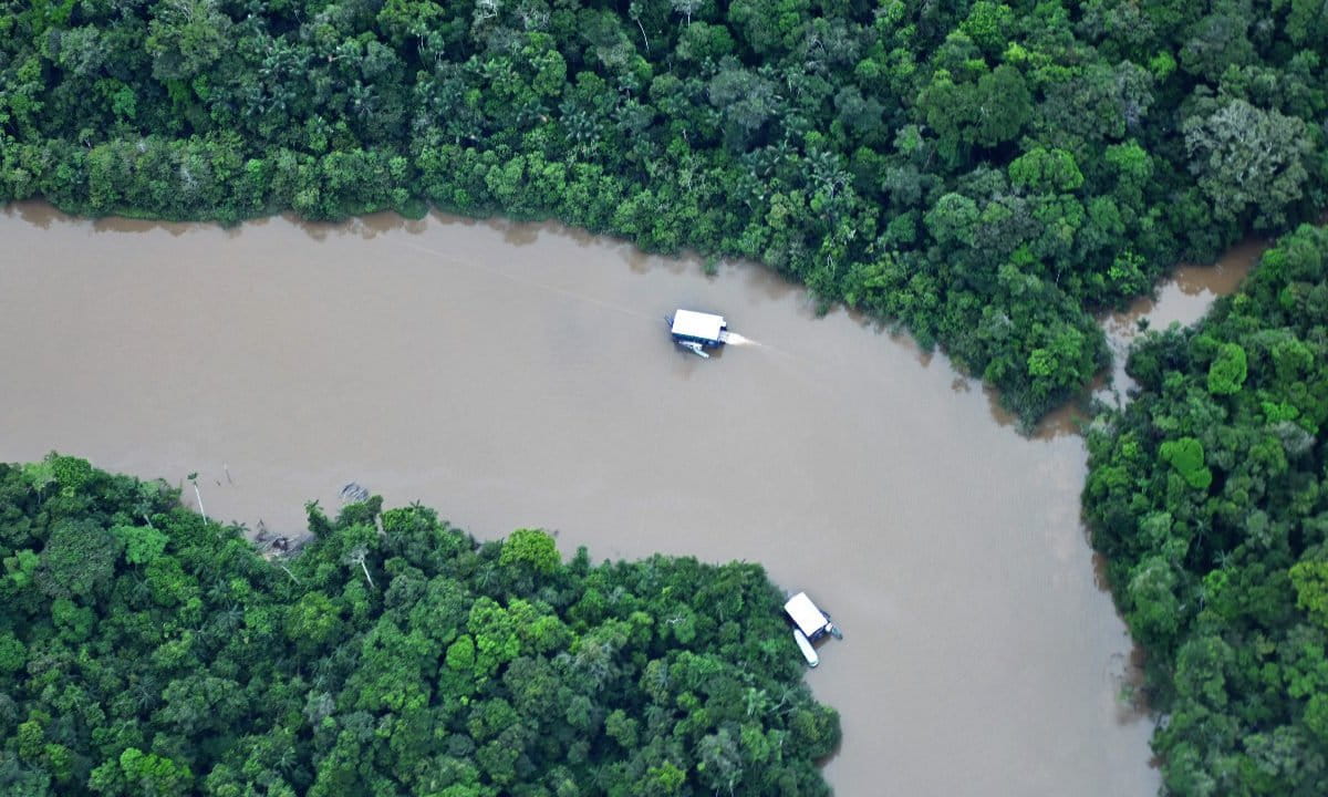 Illegal mines and “floating towns” on the Puré River leave uncontacted ...