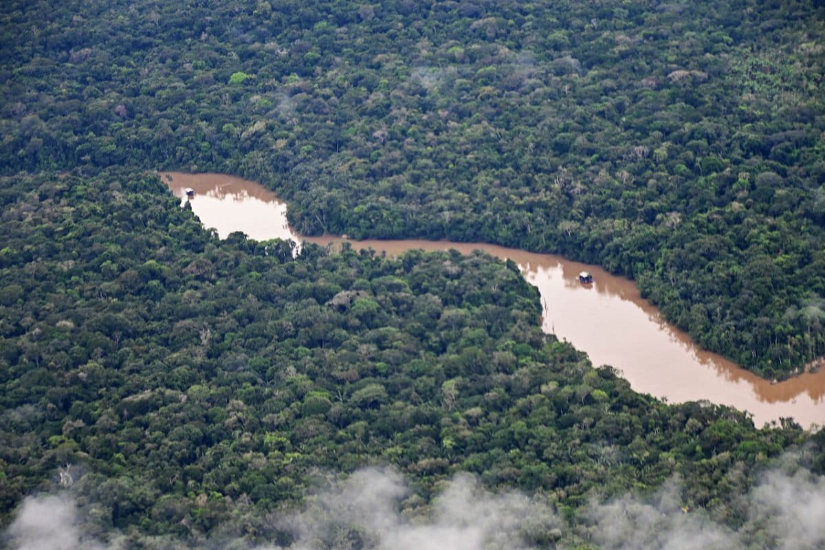 Illegal mines and “floating towns” on the Puré River leave uncontacted ...