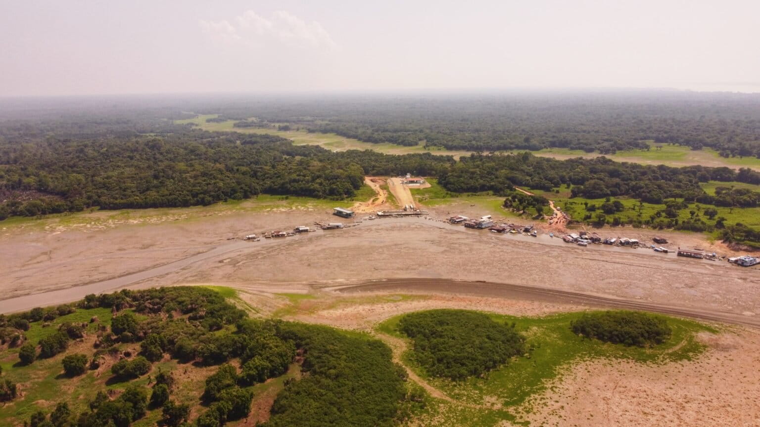 Amazon drought cuts river traffic, leaves communities without water and ...