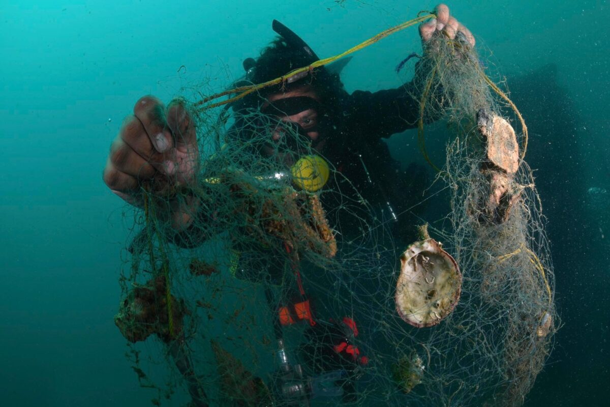 Underwater citizen science reveals the specter of ghost fishing in Thailand