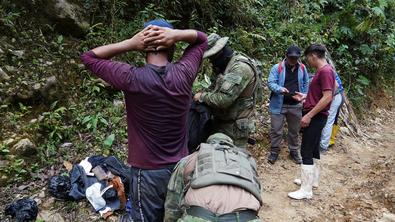 Ecuador: banda de narcotraficantes Los Lobos se abre paso en la minería ...