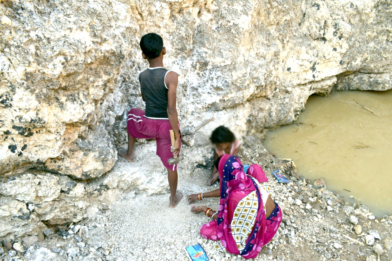 Illegal mica mining continues unabated in Jharkhand, causing deaths and ...