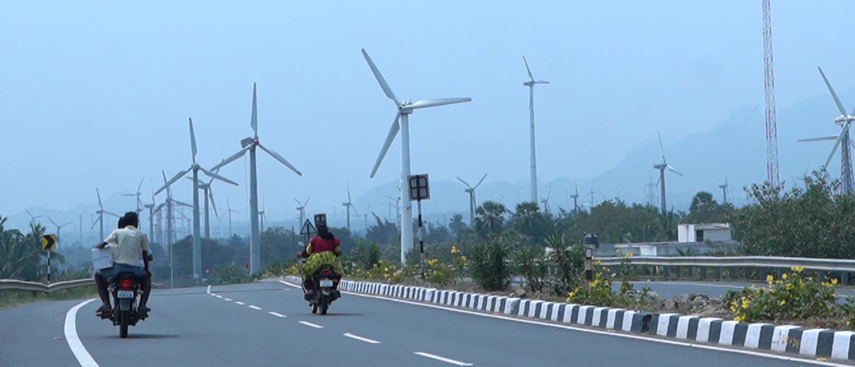 What does India need to meet its 2030 renewable energy targets?