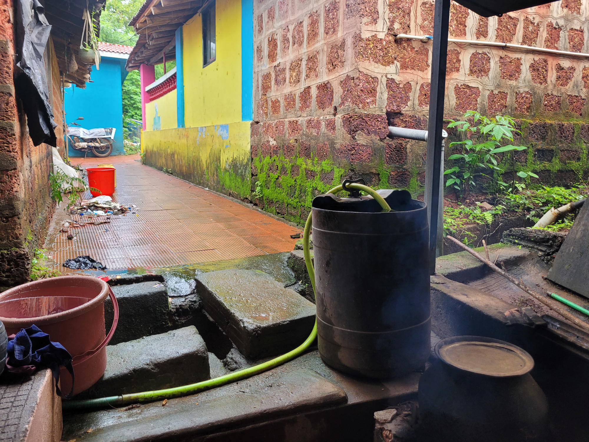 Does every household in Goa have piped water?