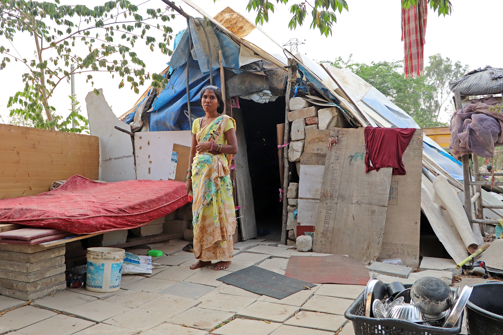 [Photos] Women, heat and informal housing
