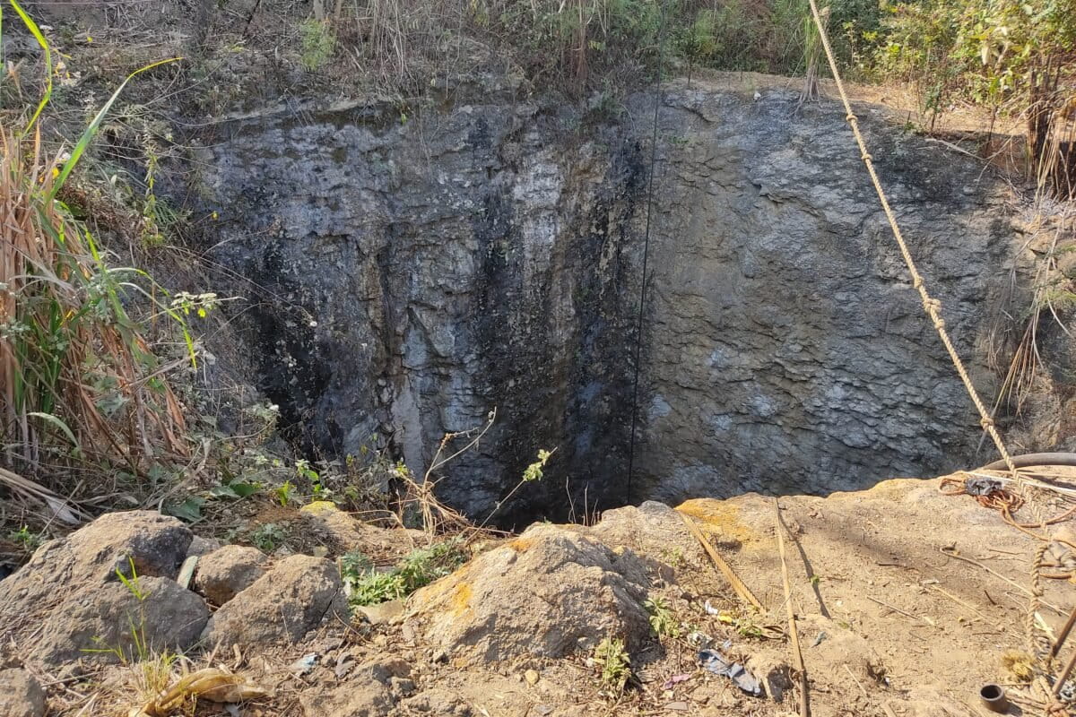 Miners trapped as a rat-hole coal mine floods